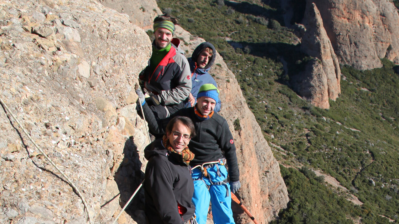 Watch Hanging by a Thread | Netflix